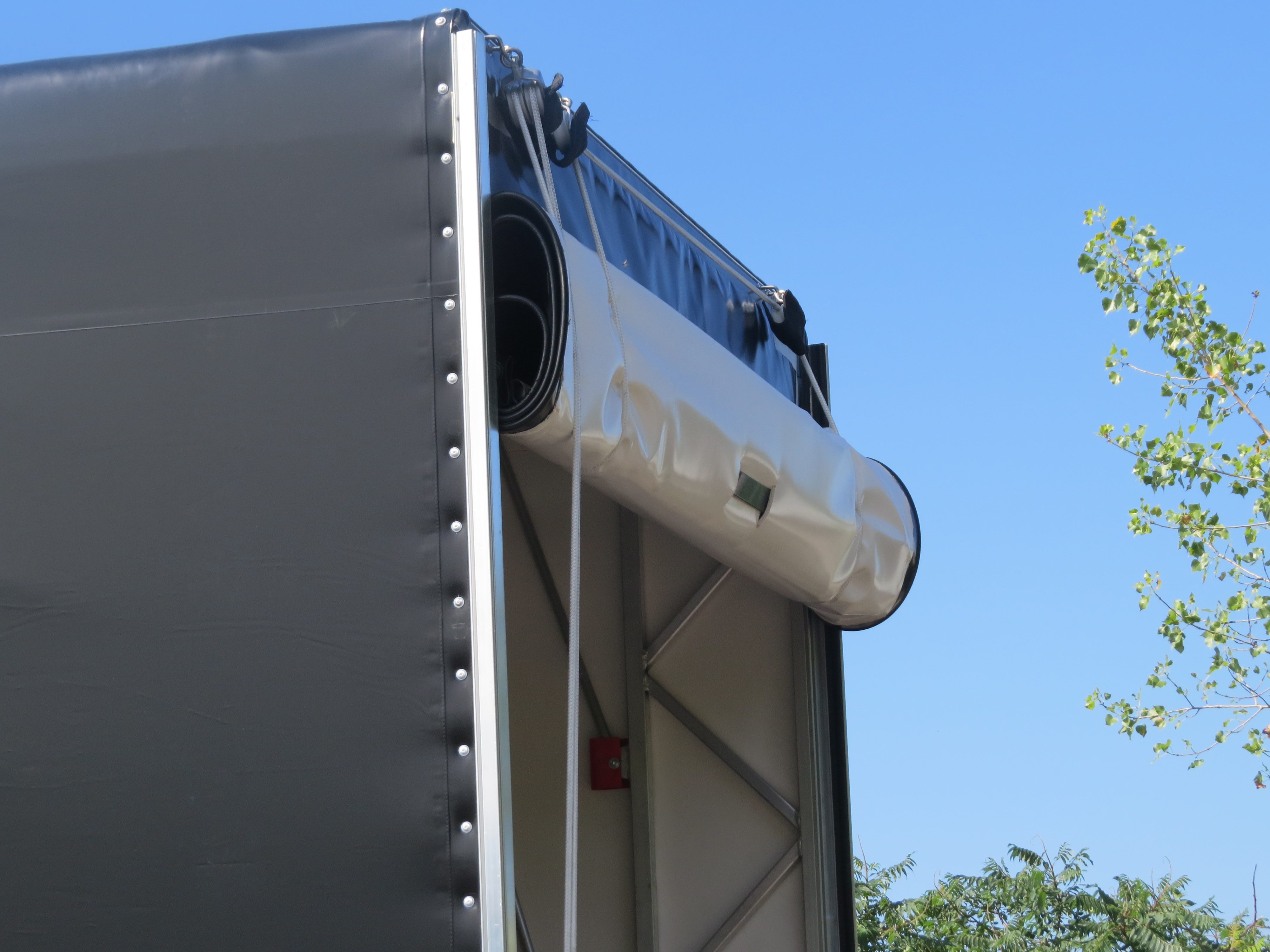 Flatbed Rolling Tarp Systems | Chameleon Innovations